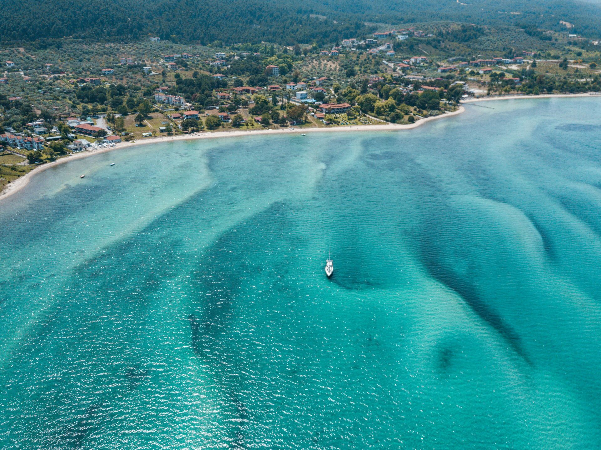 A boat trip to Diaporos island in Halkidiki | Discover Greece
