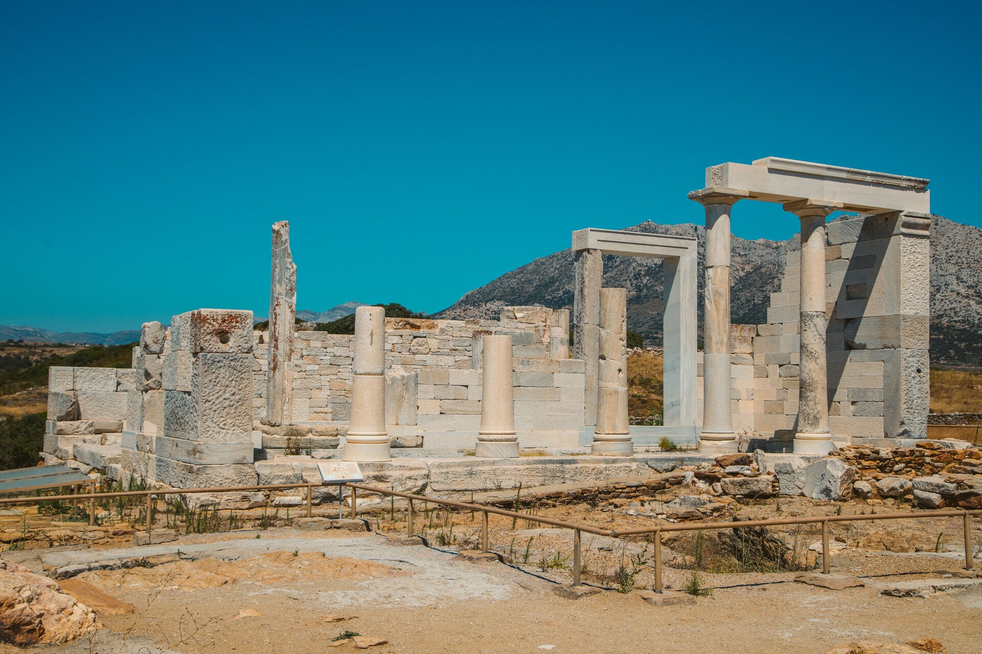 Discover the hiking trails of Naxos | Discover Greece