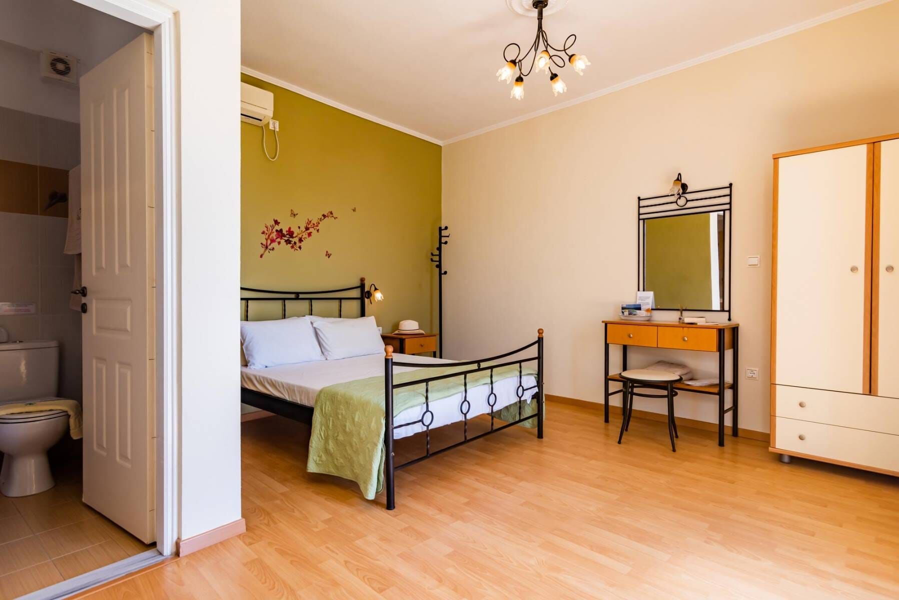 Finikas Studios | Accommodation | Discover Greece
