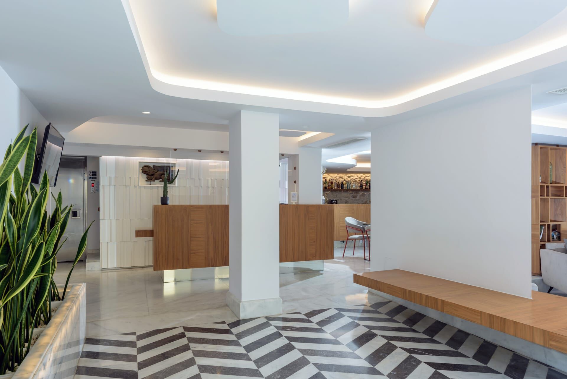 Iraklion Hotel Crete | Accommodation | Discover Greece