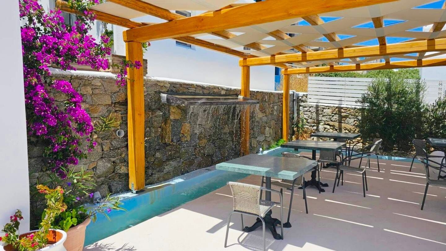 Mykonian Breeze | Accommodation | Discover Greece