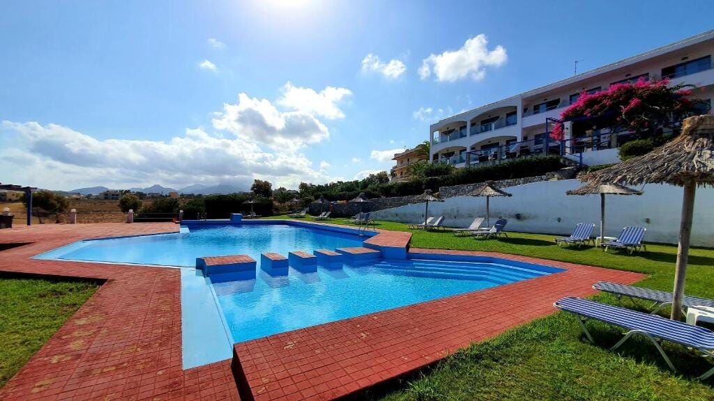 Stella Beach Hotel | Accommodation | Discover Greece