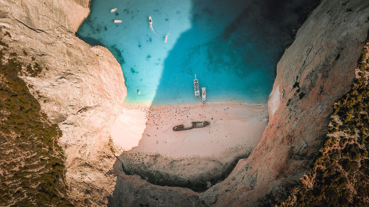 A boat trip to Shipwreck beach in Zante (Zakynthos) | Discover Greece