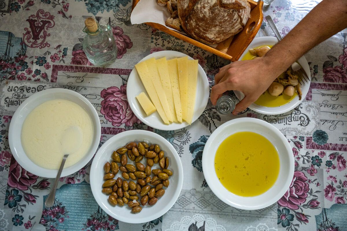 Origins & history of Greek olive oil - From antiquity to present day