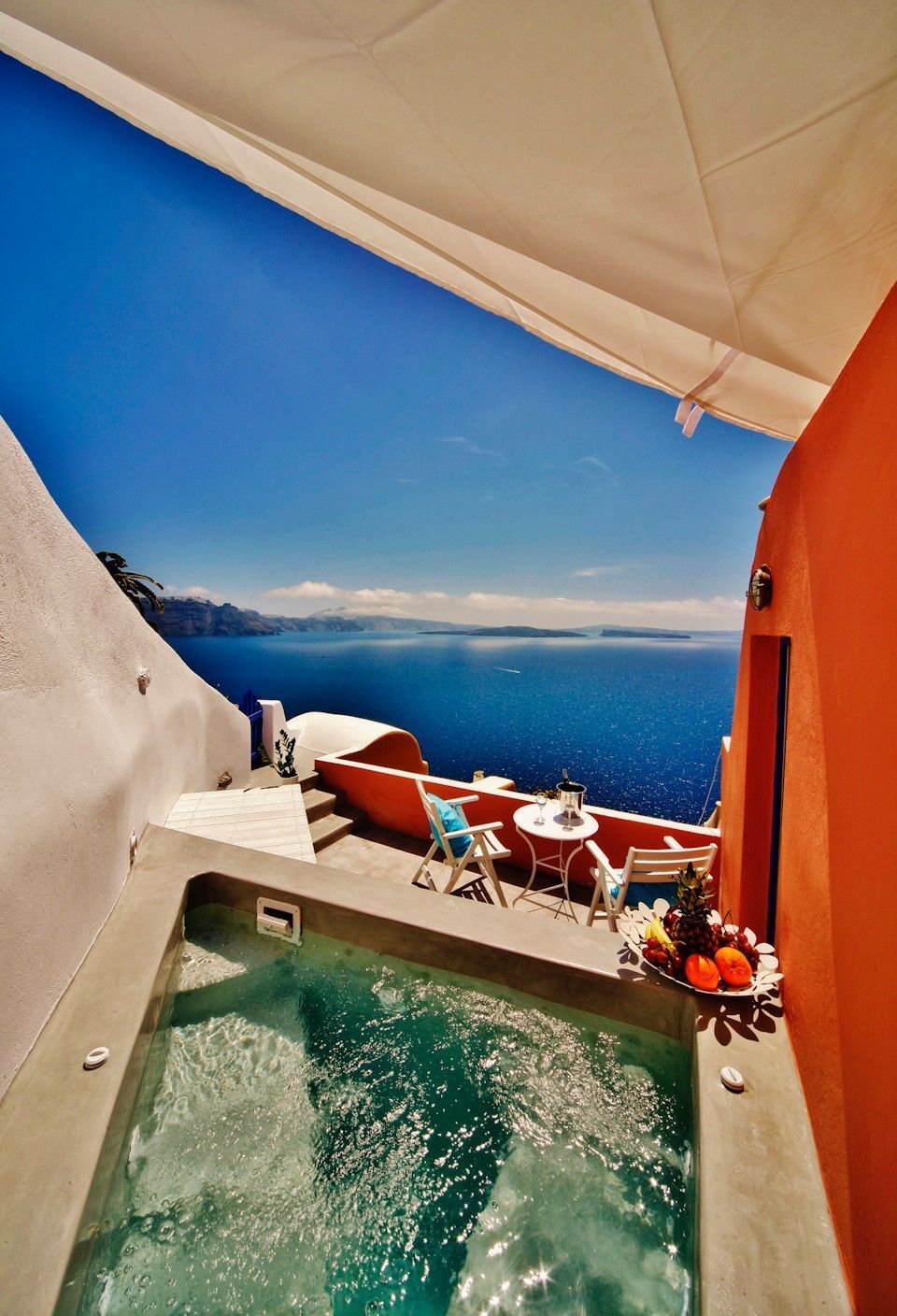 Chroma Suites Santorini | Accommodation | Discover Greece