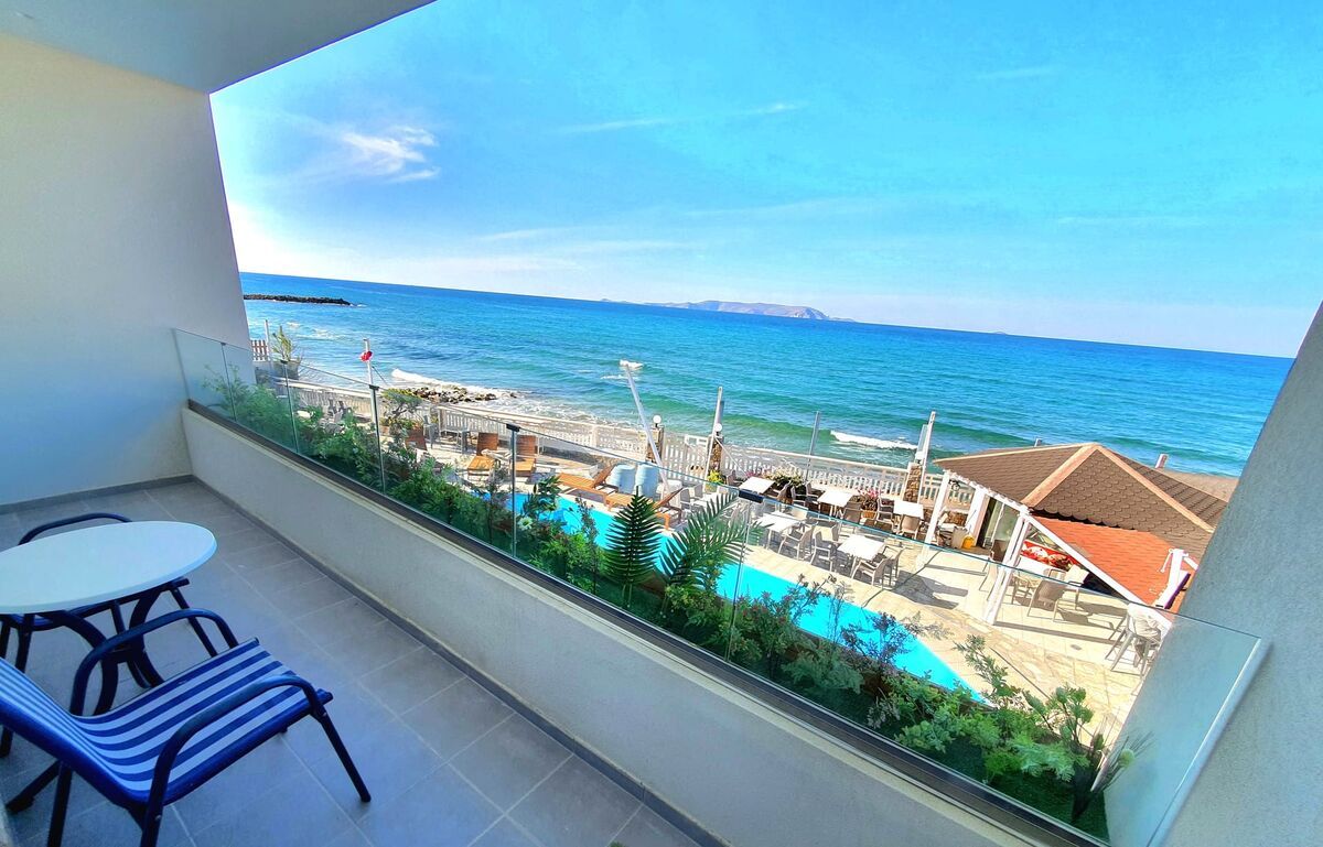 Sunset Beach Hotel | Accommodation | Discover Greece