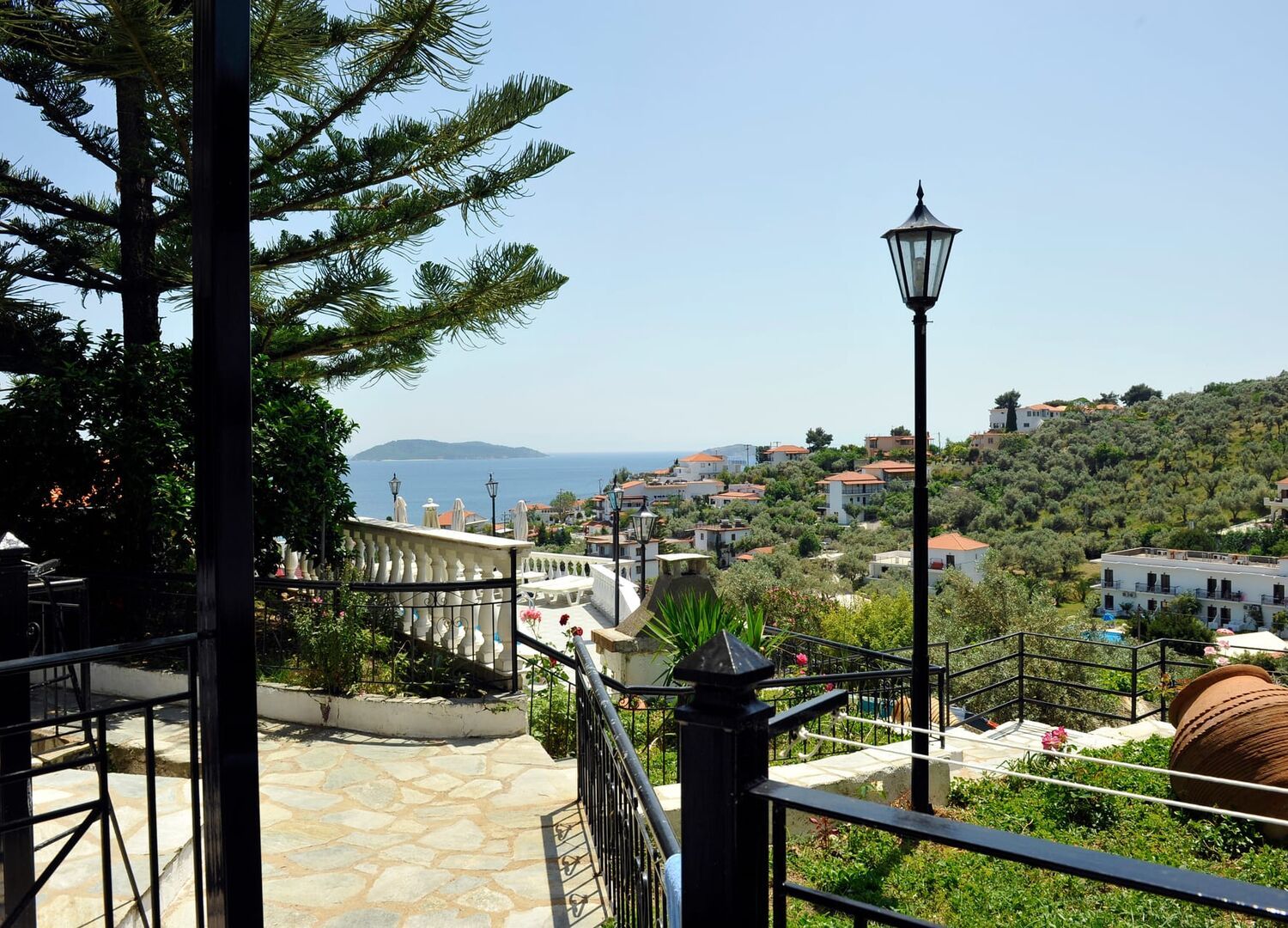 Fengeros Village | Accommodation | Discover Greece