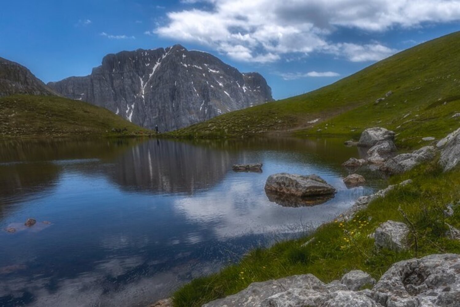 Book online: Dragon Lake Trekking Guided Tour | Discover Greece
